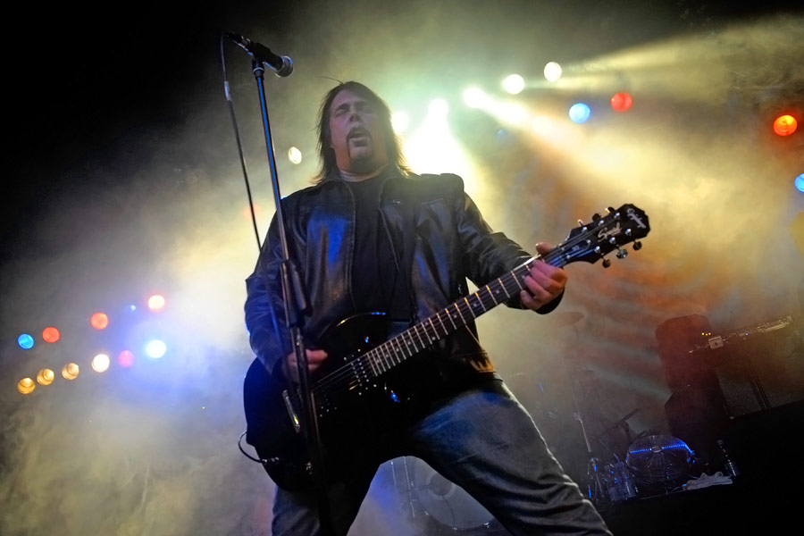 Monster Magnet – Dave am Mikro. (10/13) – Dave Wyndorf und Band live in ...