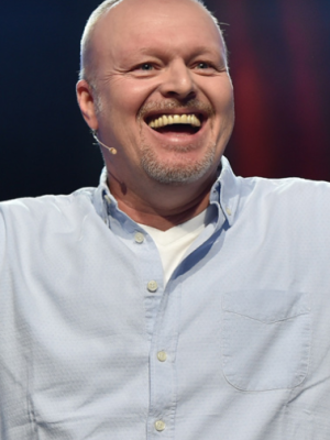 Boxen gegen Stefan Raab: Doro singt für Regina Halmich – laut.de – News