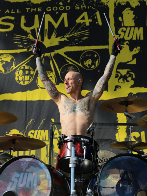 Electric Callboy: Sum 41-Drummer Frank Zummo springt ein – laut.de – News