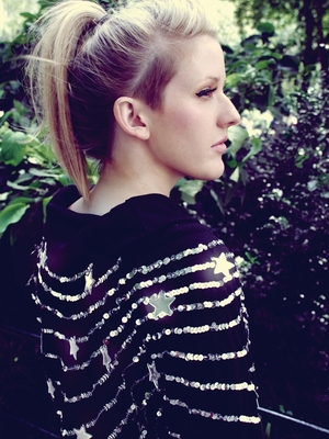 Ellie Goulding: "Beating Heart" im Videoclip – laut.de – News