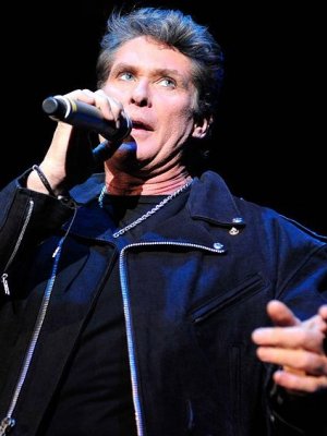 Metalsplitter: David Hasselhoff zockt wieder Metal – laut.de – News