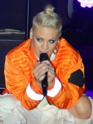 Pink: Neues Video zu "Secrets" – laut.de – News