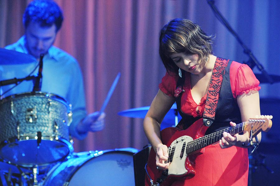 Norah Jones – Norah Jones. (4/7) – Bezaubernde Grooves und Nostalgie ...