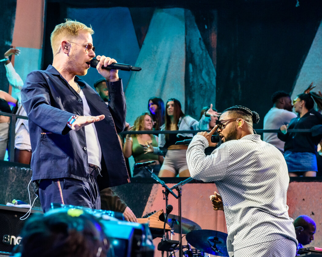 Peter Fox – Peter Fox. (10/26) – Ein Zuschauermagnet und mächtig viel los on stage: Peter Fox ...