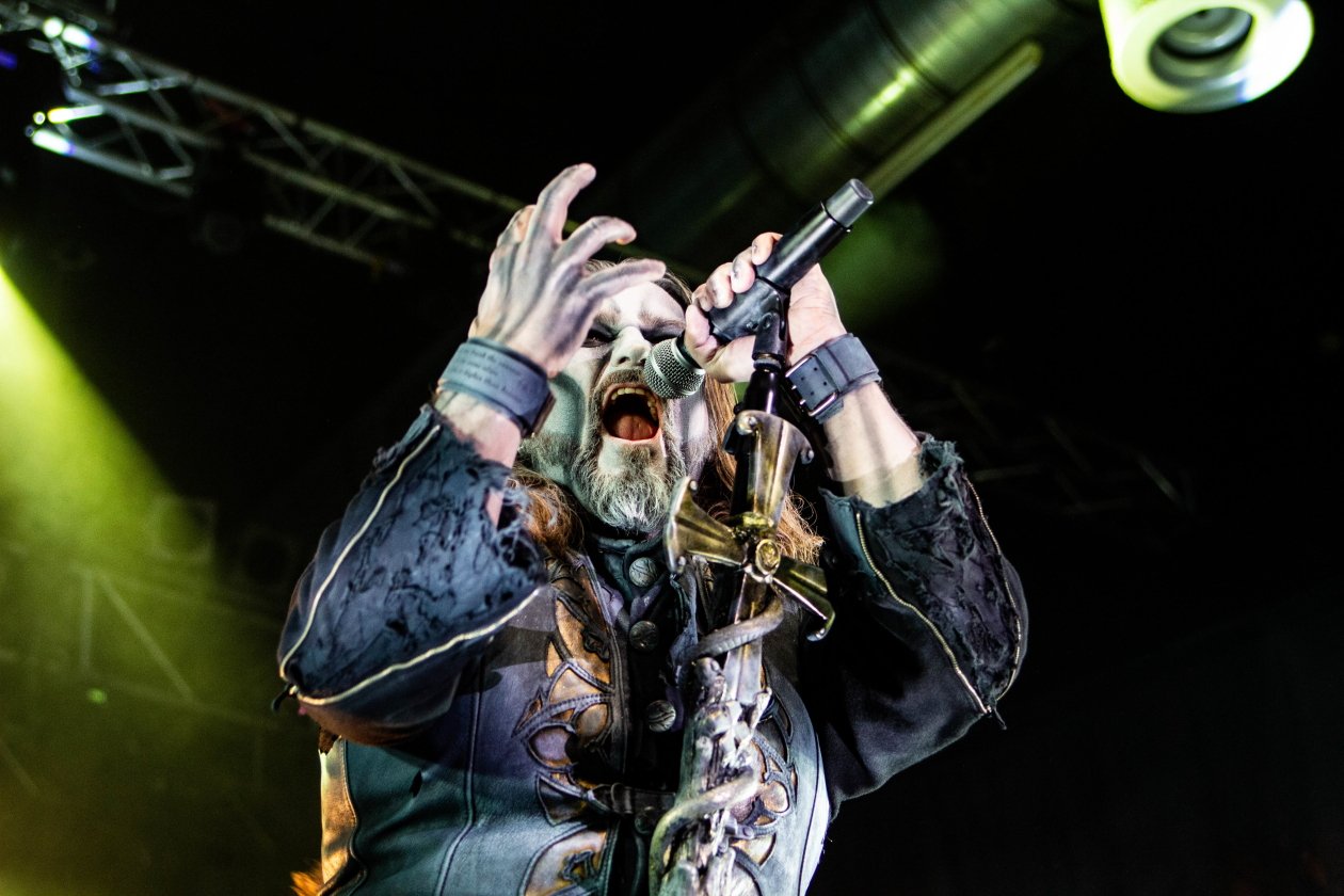 Powerwolf – Attila Dorn. (7/18) – An Halloween heulen Powerwolf durch ...