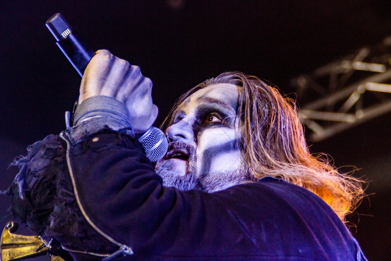 Powerwolf – Attila Dorn. (14/18) – An Halloween heulen Powerwolf durch ...