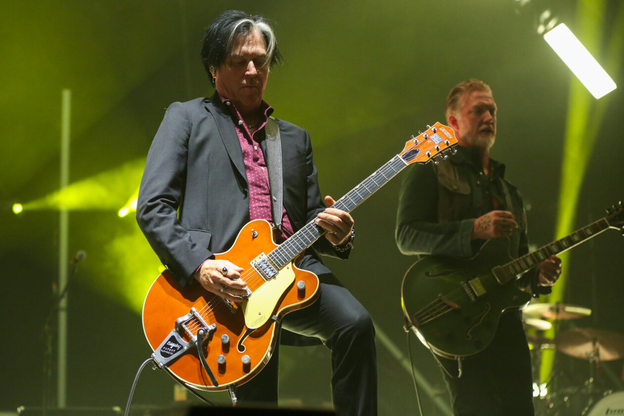 Queens Of The Stone Age – Troy Van Leeuwen. (12/16) – Josh Homme und ...