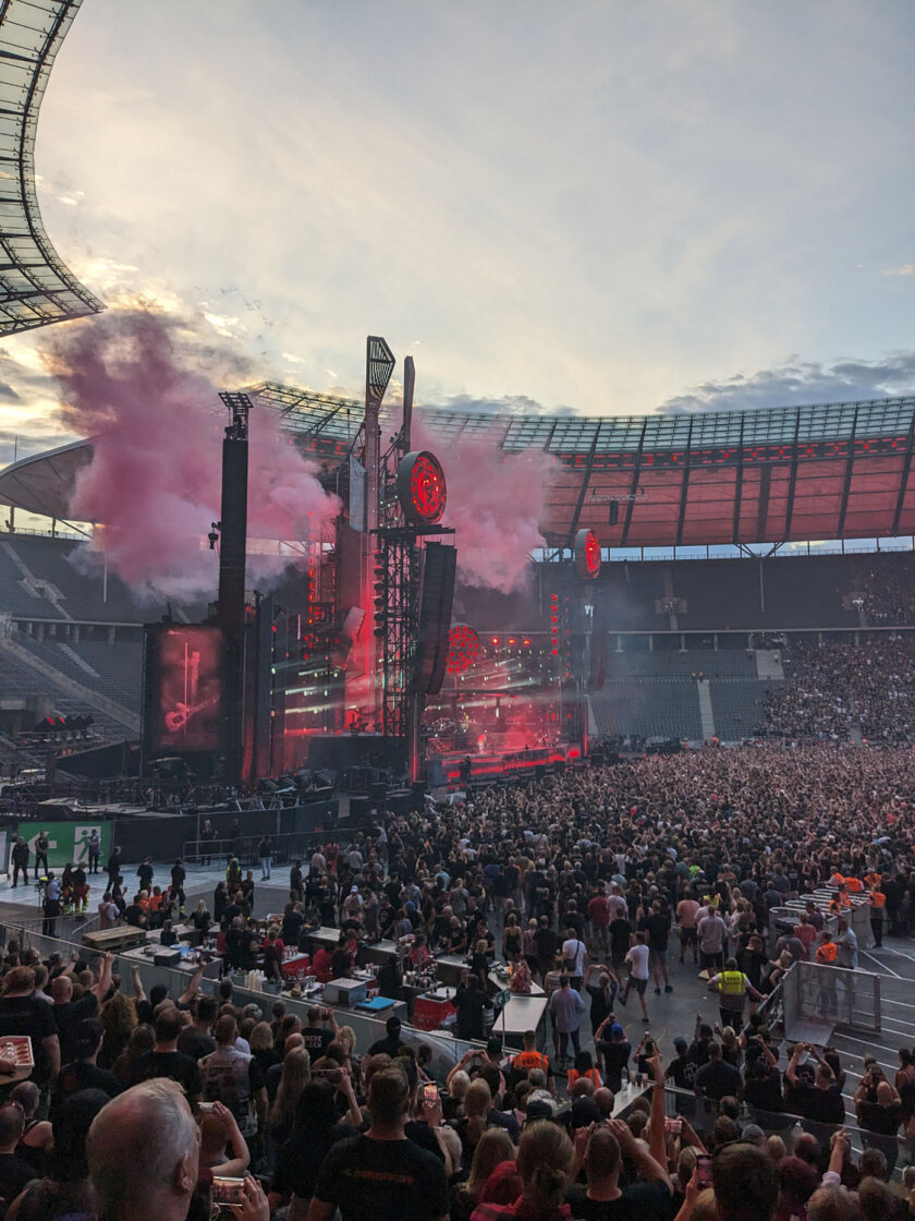 Rammstein – Rammstein. (6/25) – Das erste von drei Stadionkonzerten in ...