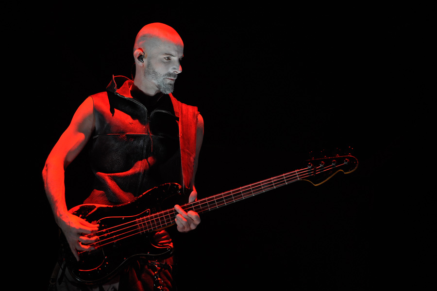 Rammstein – Oliver Riedel am Bass. (20/28) – Drei Mal füllen die ...