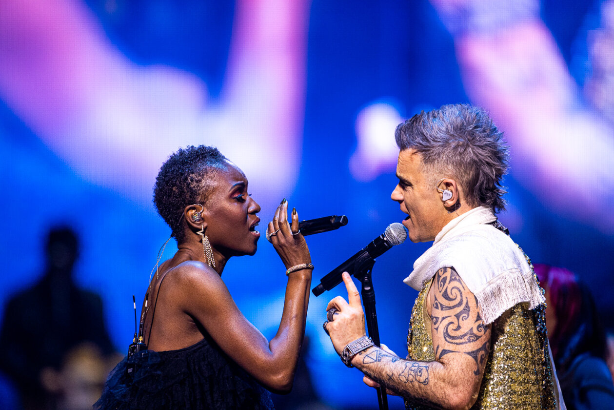 Robbie Williams – Robbie Williams. (2/35) – Pop-Spektakel in der ...