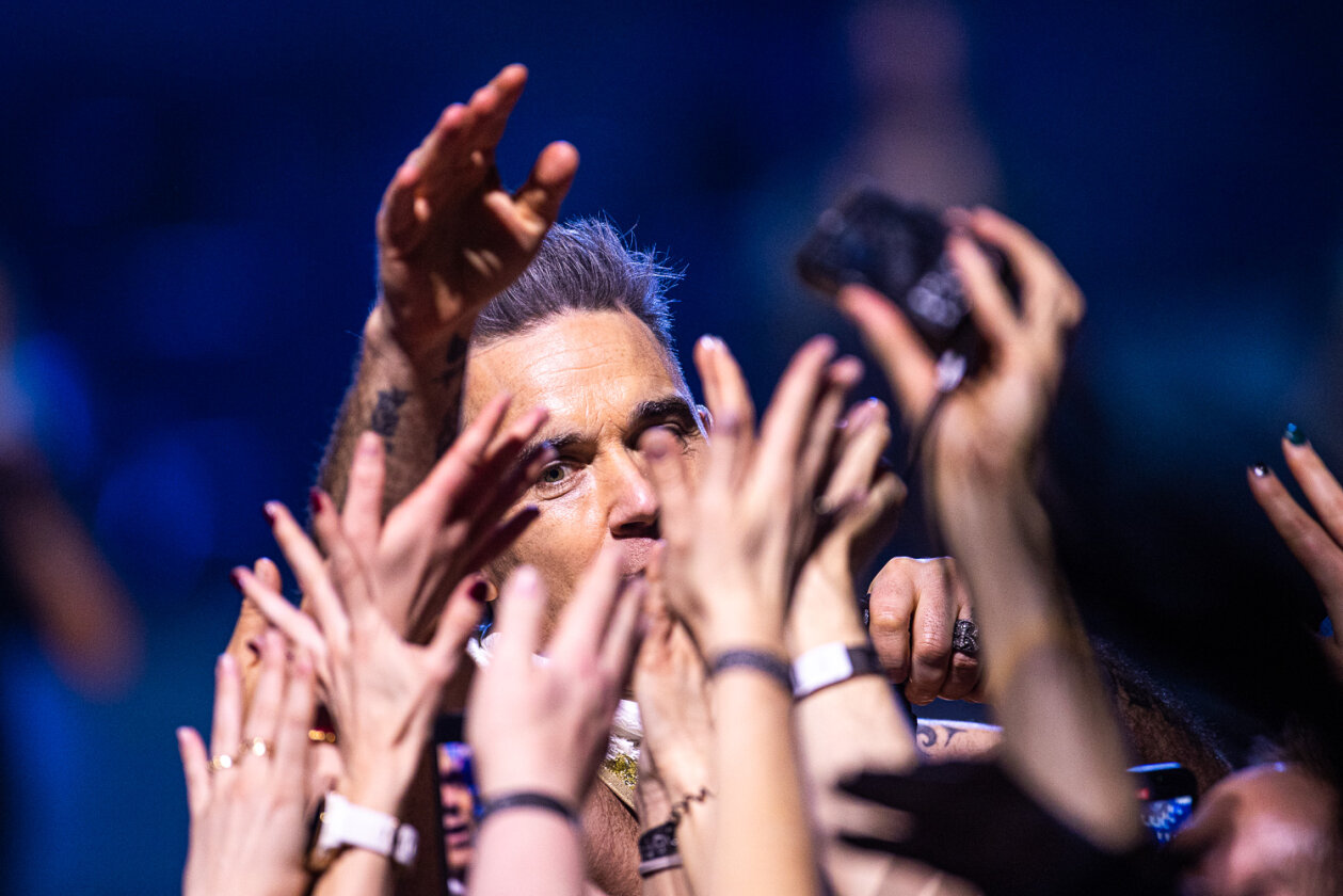 Robbie Williams – Robbie Williams. (3/35) – Pop-Spektakel in der ...