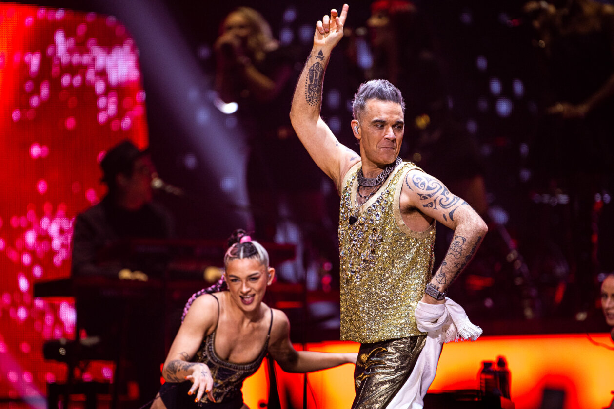 Robbie Williams – Robbie Williams. (7/35) – Pop-Spektakel in der ...