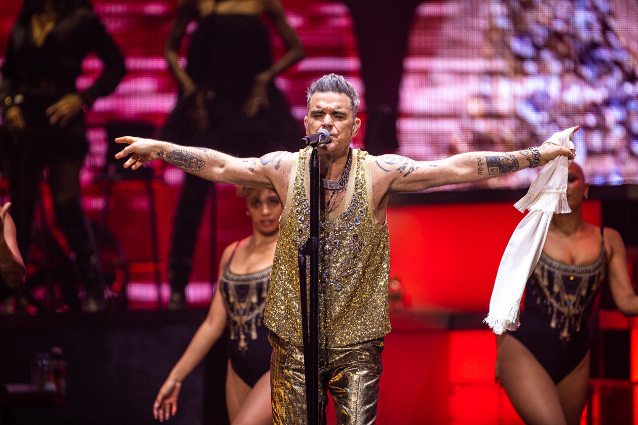 Robbie Williams – Robbie Williams. (11/35) – Pop-Spektakel in der ...