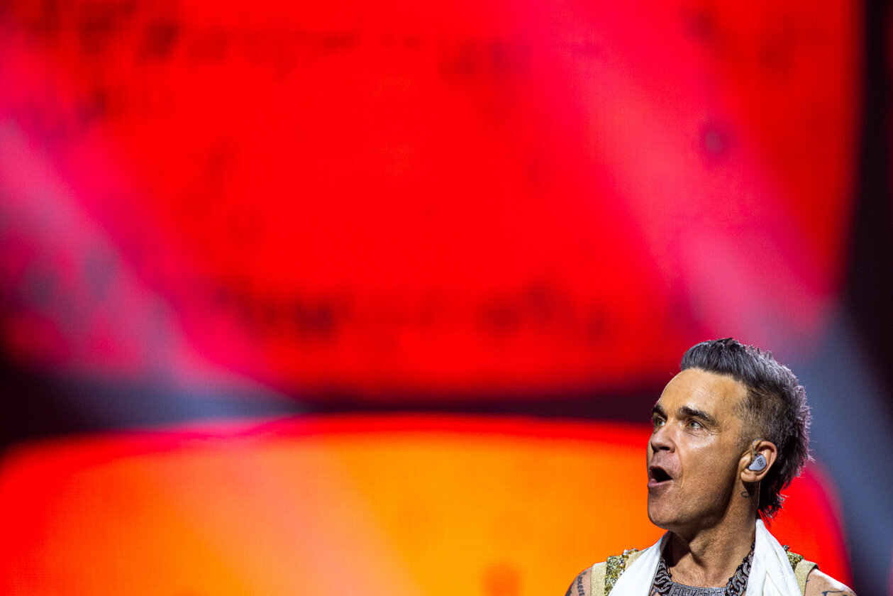 Robbie Williams – Robbie Williams. (15/35) – Pop-Spektakel in der ...