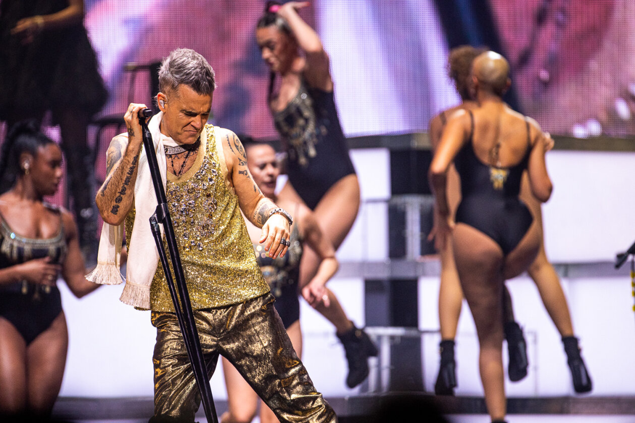 Robbie Williams – Robbie Williams. (19/35) – Pop-Spektakel in der ...