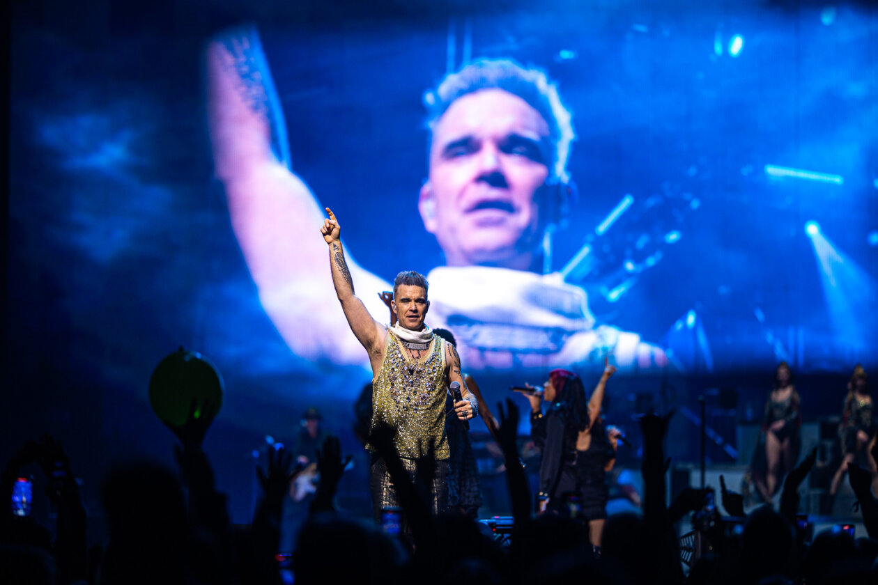 Robbie Williams – Robbie Williams. (32/35) – Pop-Spektakel in der ...