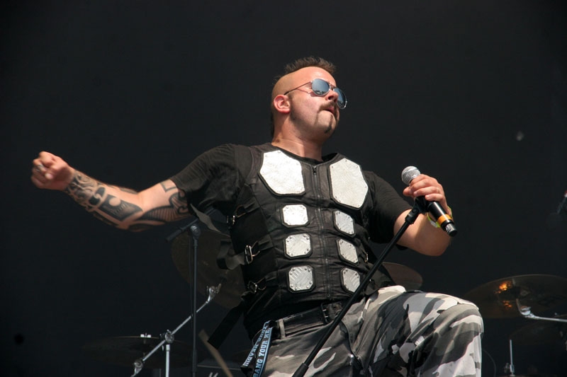 Sabaton – Joakim Broden (19/20) – Live sind die Schweden eine sichere ...