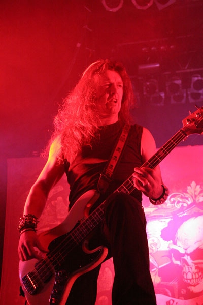 Saxon – Nibbs Carter (4/23) – Biff und seine Jungs sind mit Motörhead ...