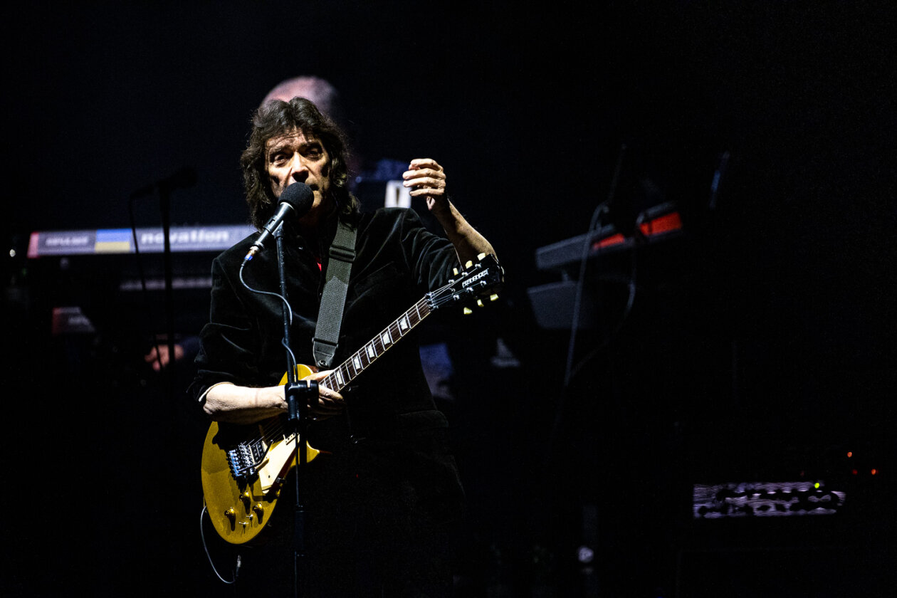 Steve Hackett – Steve Hackett. (7/18) – Auf "Foxtrot At Fifty-Tour ...