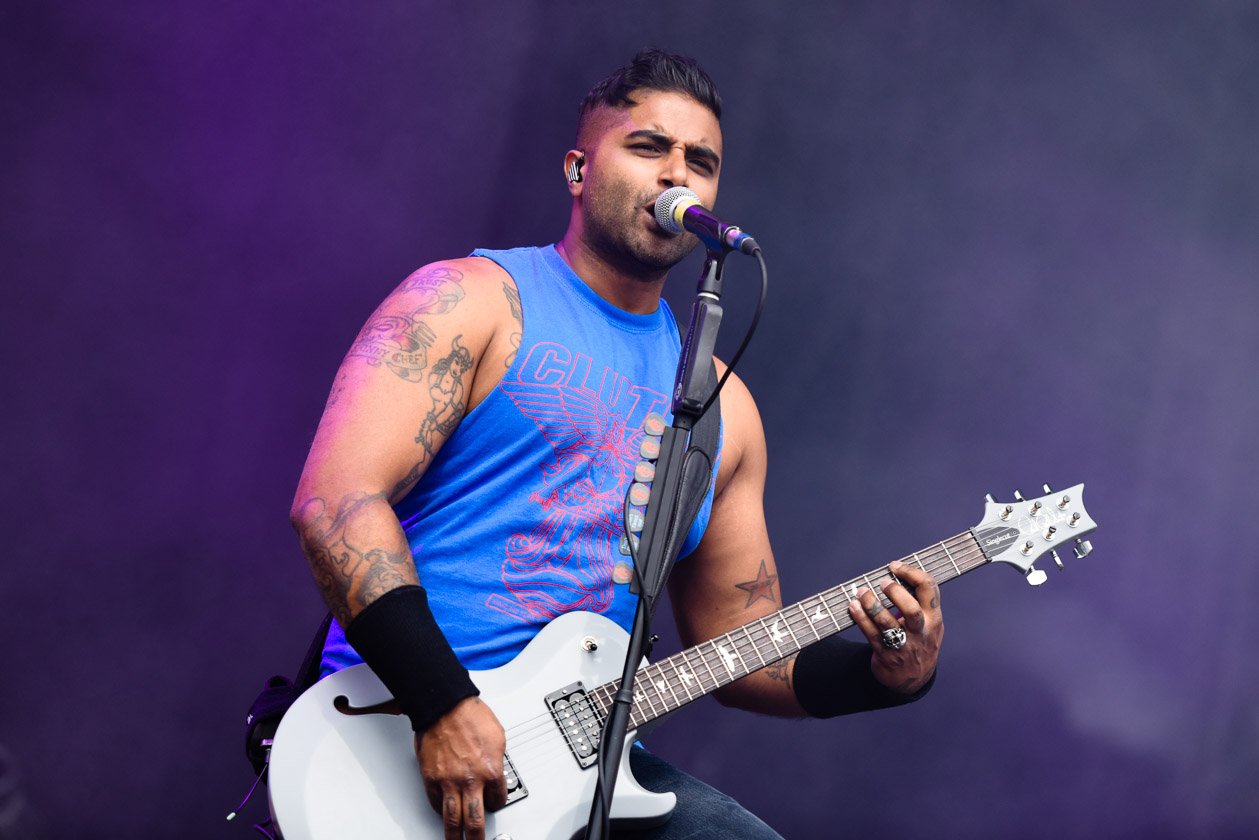 Sum 41 – Dave Baksh. (5/11) – Deryck Whibley und Co. rockten den Ring ...