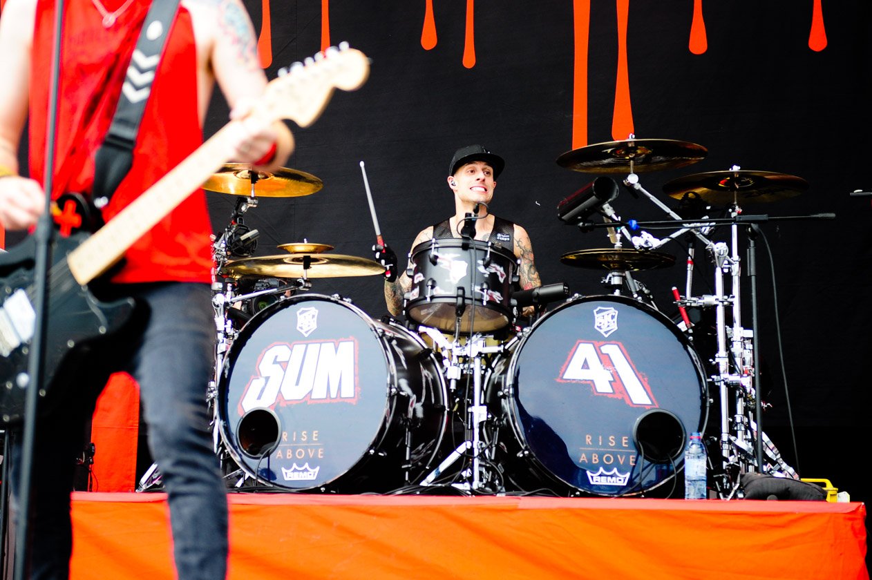 Sum 41 – Frank Zummo. (6/11) – Deryck Whibley und Co. rockten den Ring ...