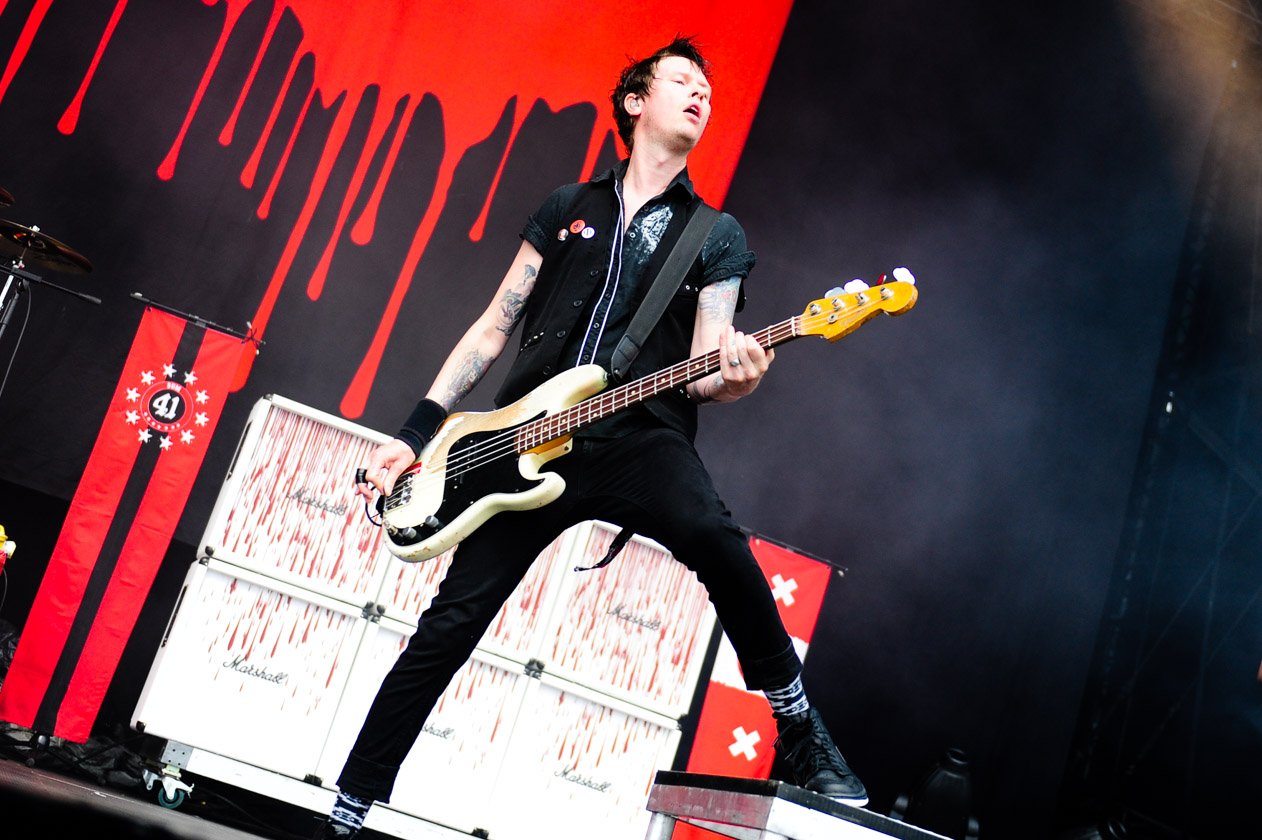 Sum 41 – Jason McCaslin. (10/11) – Deryck Whibley und Co. rockten den ...