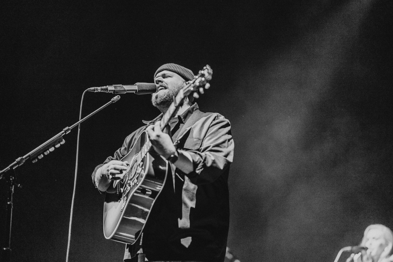 Tom Walker – Tom Walker. (12/18) – Der Schotte gab mit seiner Band den ...