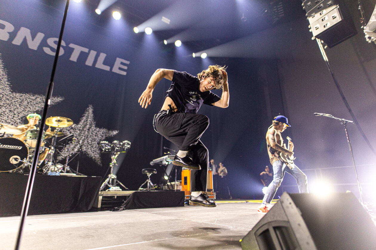 Turnstile – Turnstile. (3/23) – Die US-Hardcore-Band spielt ein ...