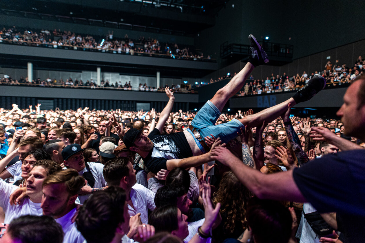 Turnstile – Turnstile. (4/23) – Die US-Hardcore-Band spielt ein ...