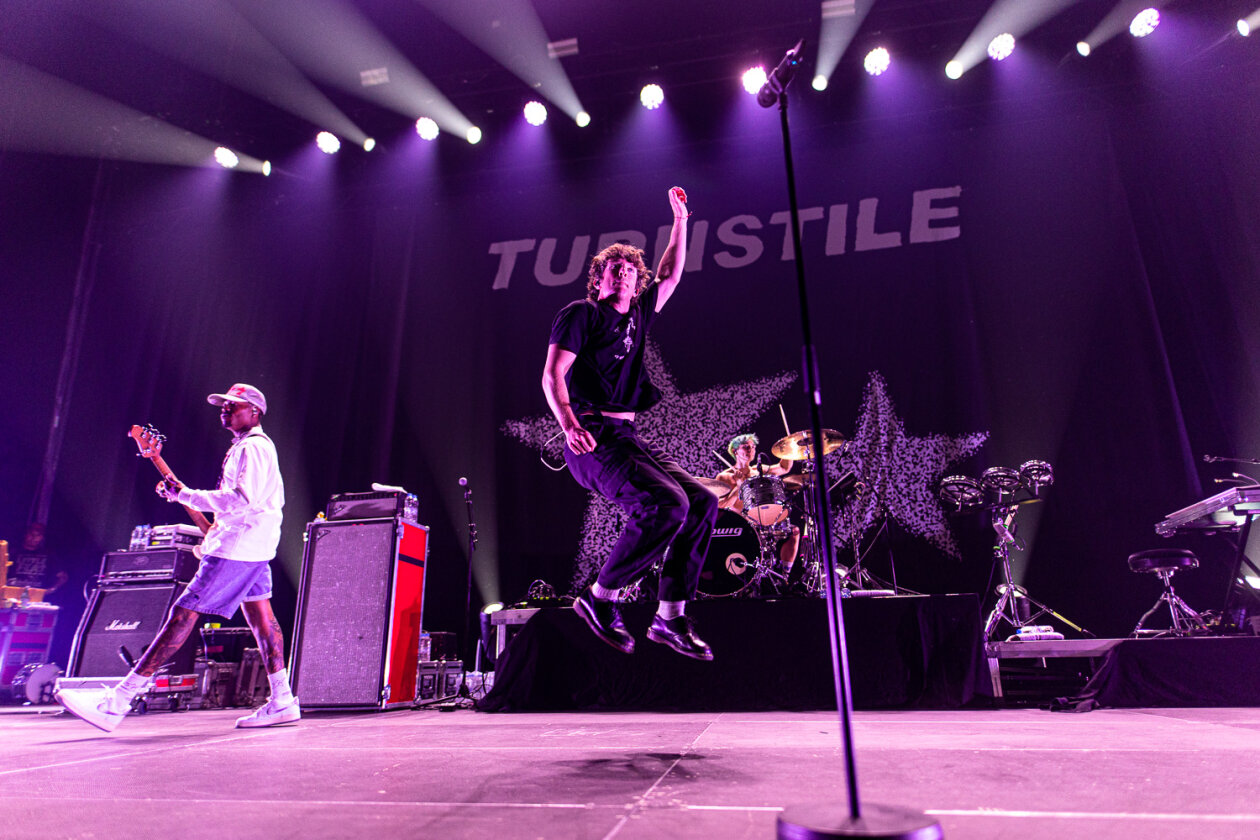 Turnstile – Turnstile. (6/23) – Die US-Hardcore-Band spielt ein ...