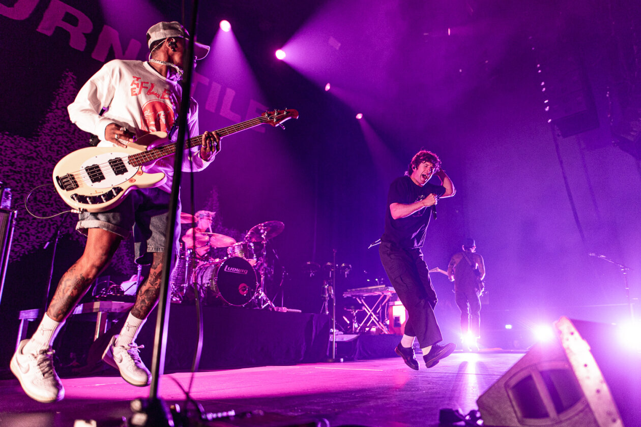 Turnstile – Turnstile. (13/23) – Die US-Hardcore-Band spielt ein ...