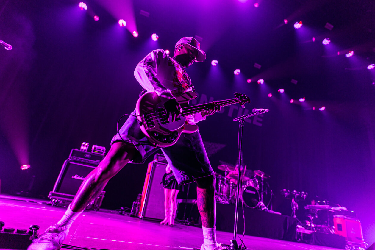 Turnstile – Turnstile. (15/23) – Die US-Hardcore-Band spielt ein ...