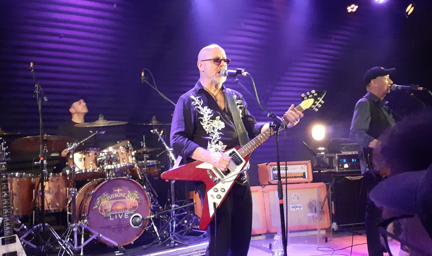 Wishbone Ash – Bassist Bob Skeat ist seit den späten 90ern dabei und ...