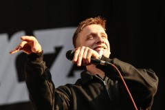 Kraftklub – Karl Schumann. (12/16) – Der Sommer trägt heuer schwarz ...