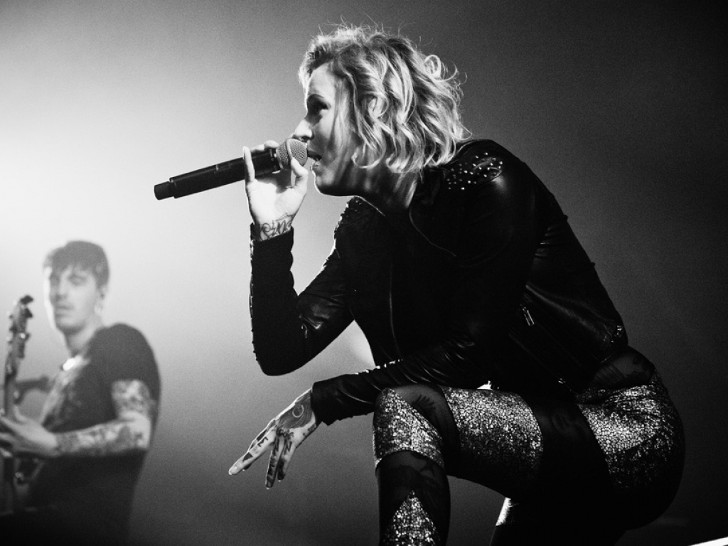 Jennifer Rostock live in Rostock am 12. April 2018 – laut.de – Konzert