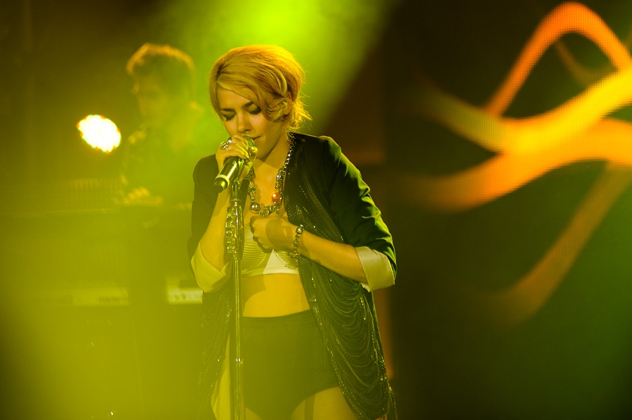 Frida Gold: Nackte Tatsachen zu neuem Song "Langsam" – laut.de ...