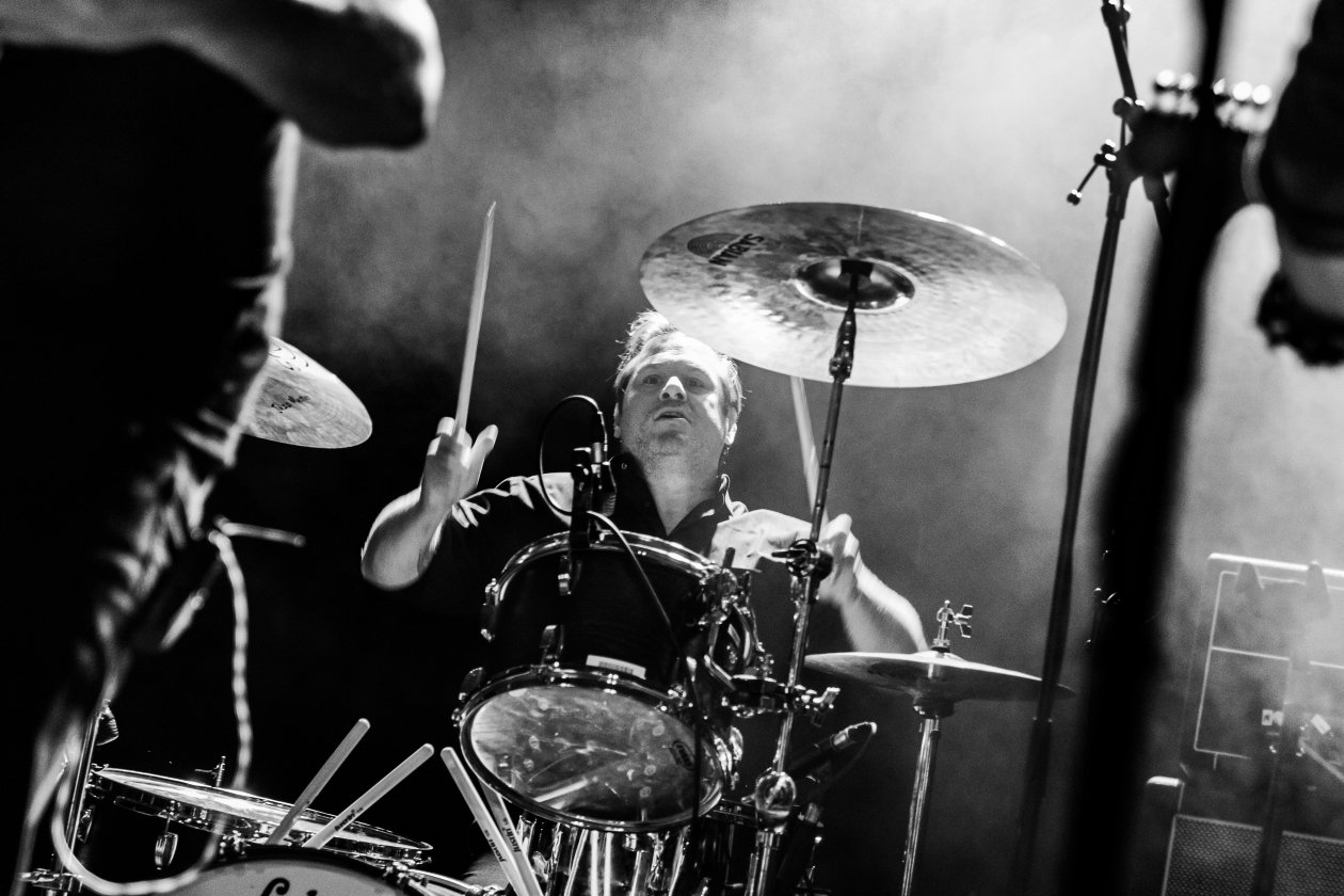 And You Will Know Us By The Trail Of Dead – Jason Reece an den Drums ...