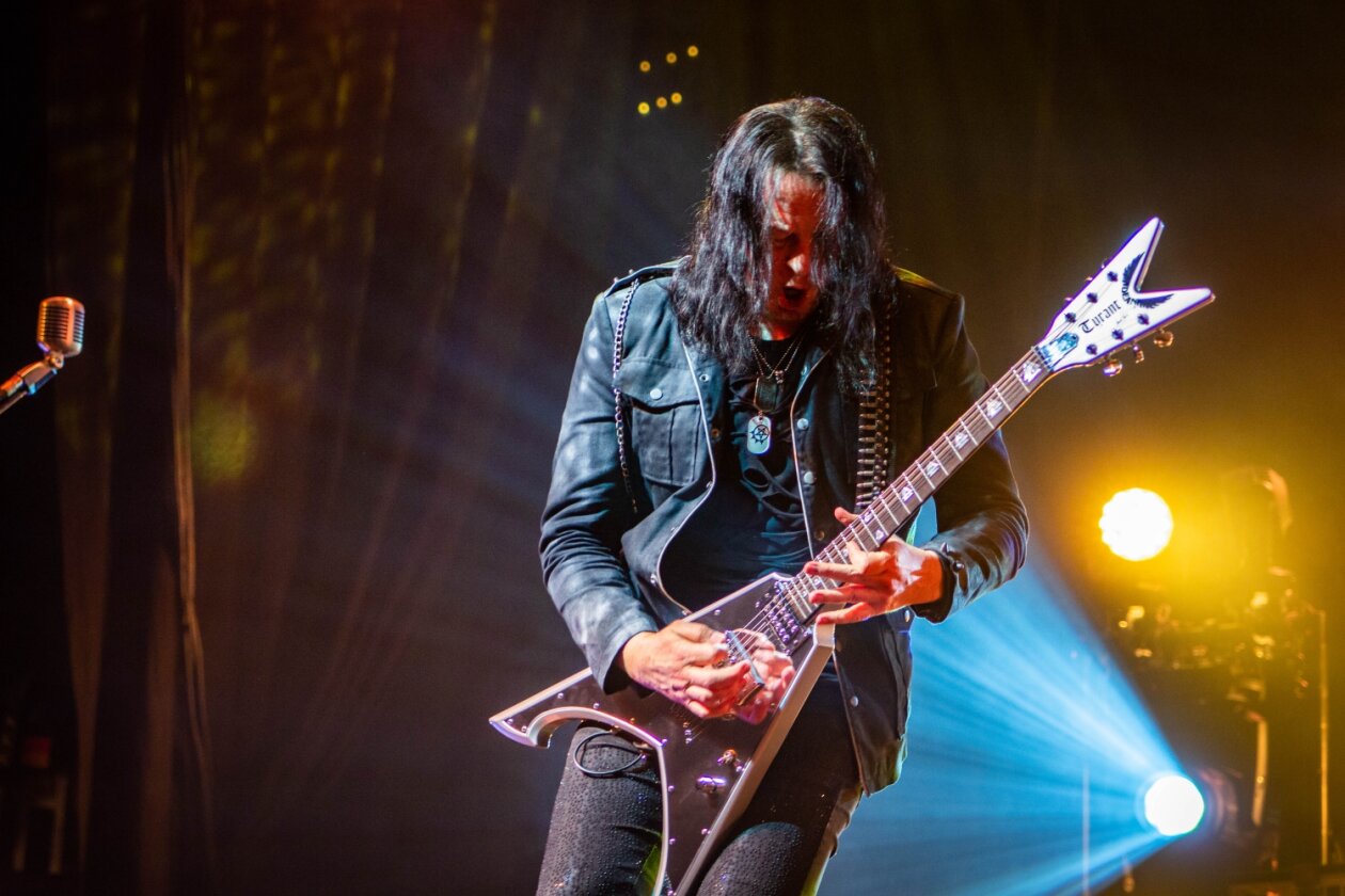 Arch Enemy – Michael Amott. (16/20) – laut.de – Foto