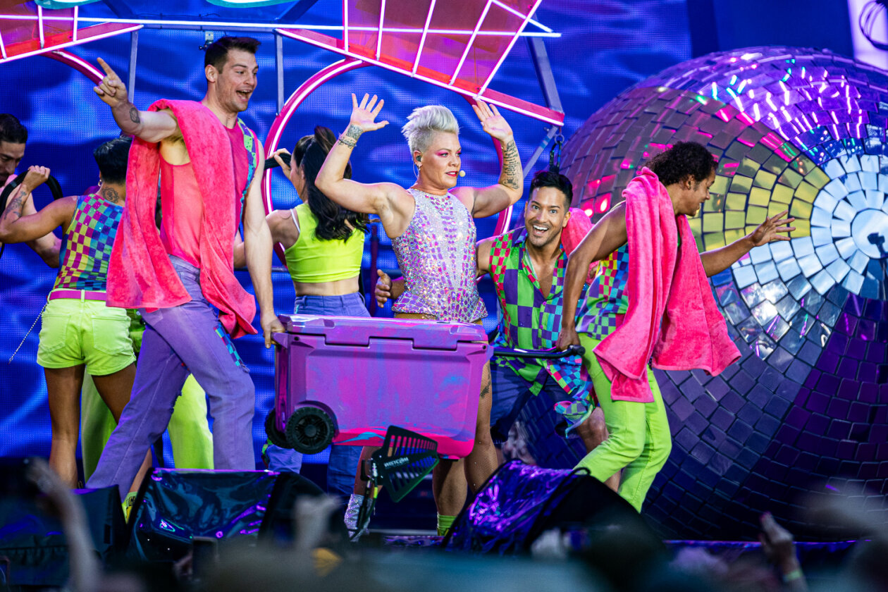 Pink – Pink. (11/30) – laut.de – Foto